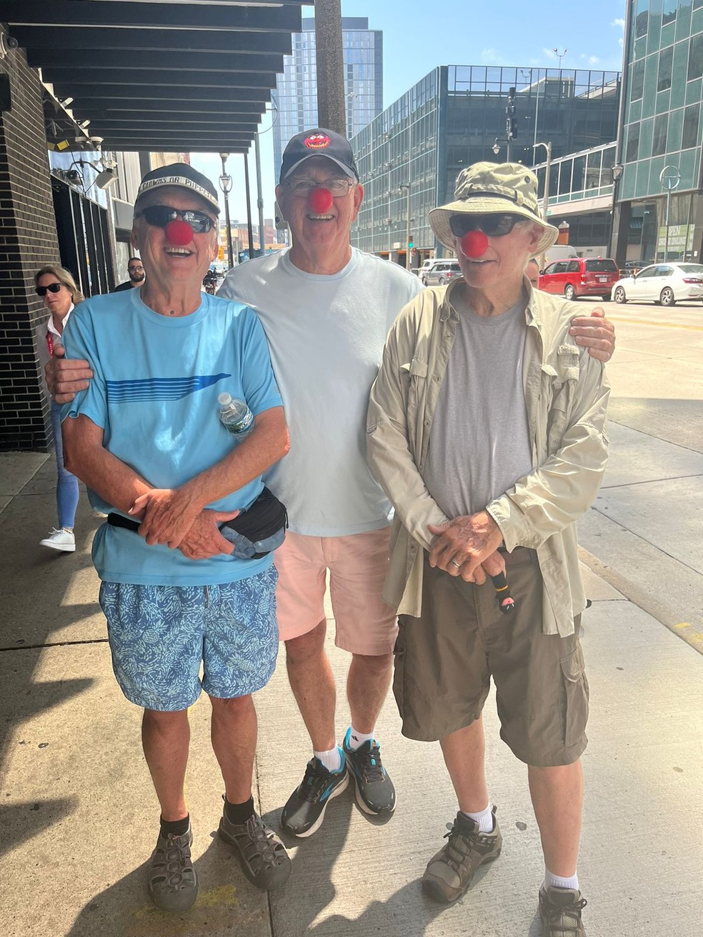 Manifestantes de esquerda protestam contra Trump durante abertura da ...