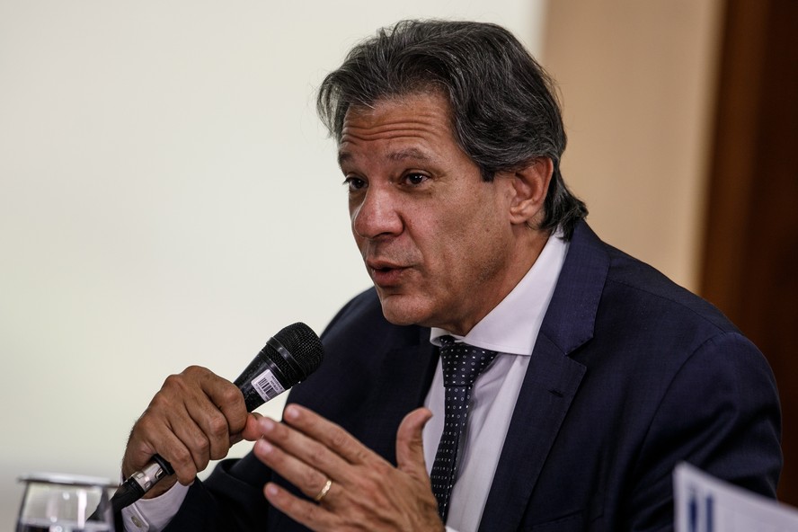Dólar Cai Após Haddad Afirmar Que Proposta De Reforma Do Imposto De
