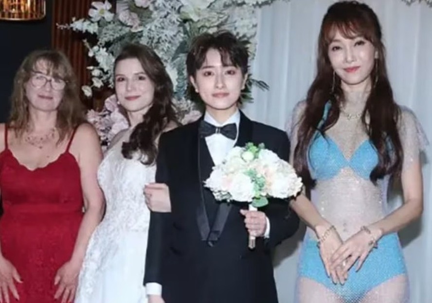 Sogra aparece de vestido transparente e rouba a cena em casamento de atriz famosa em Taiwan