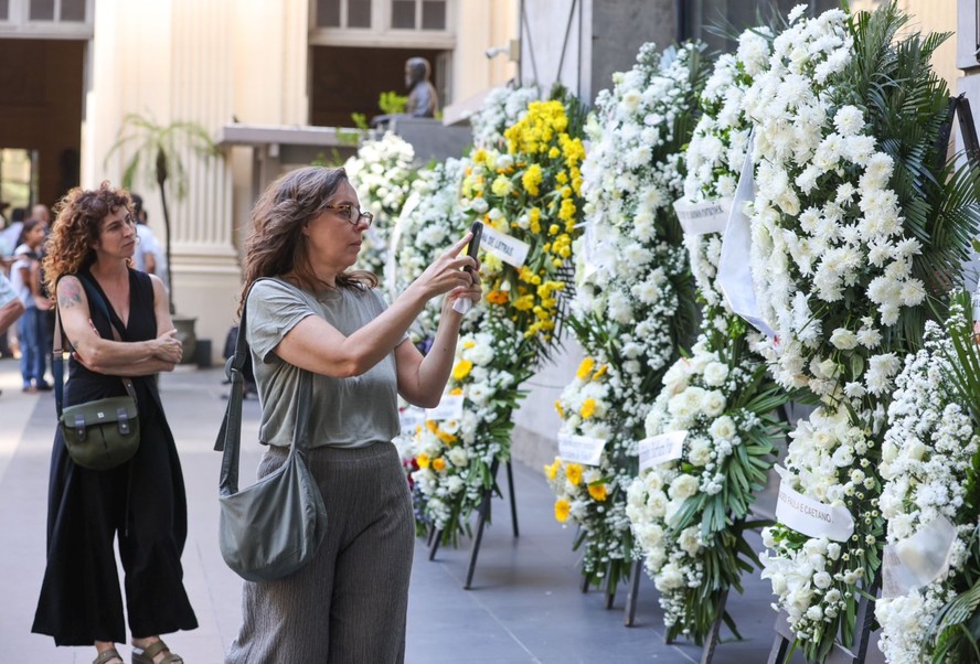 Corpo do cineasta Cacá Diegues é velado na sede da Academia Brasileira ...