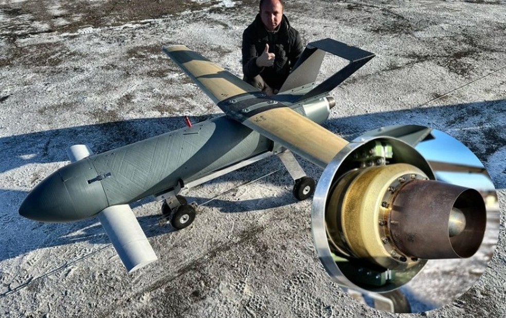 Zelensky apresenta misterioso 'drone foguete', nova arma que tem como ...