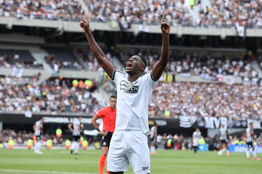 Botafogo fecha maior venda da sua história com a transferência de Luiz ...