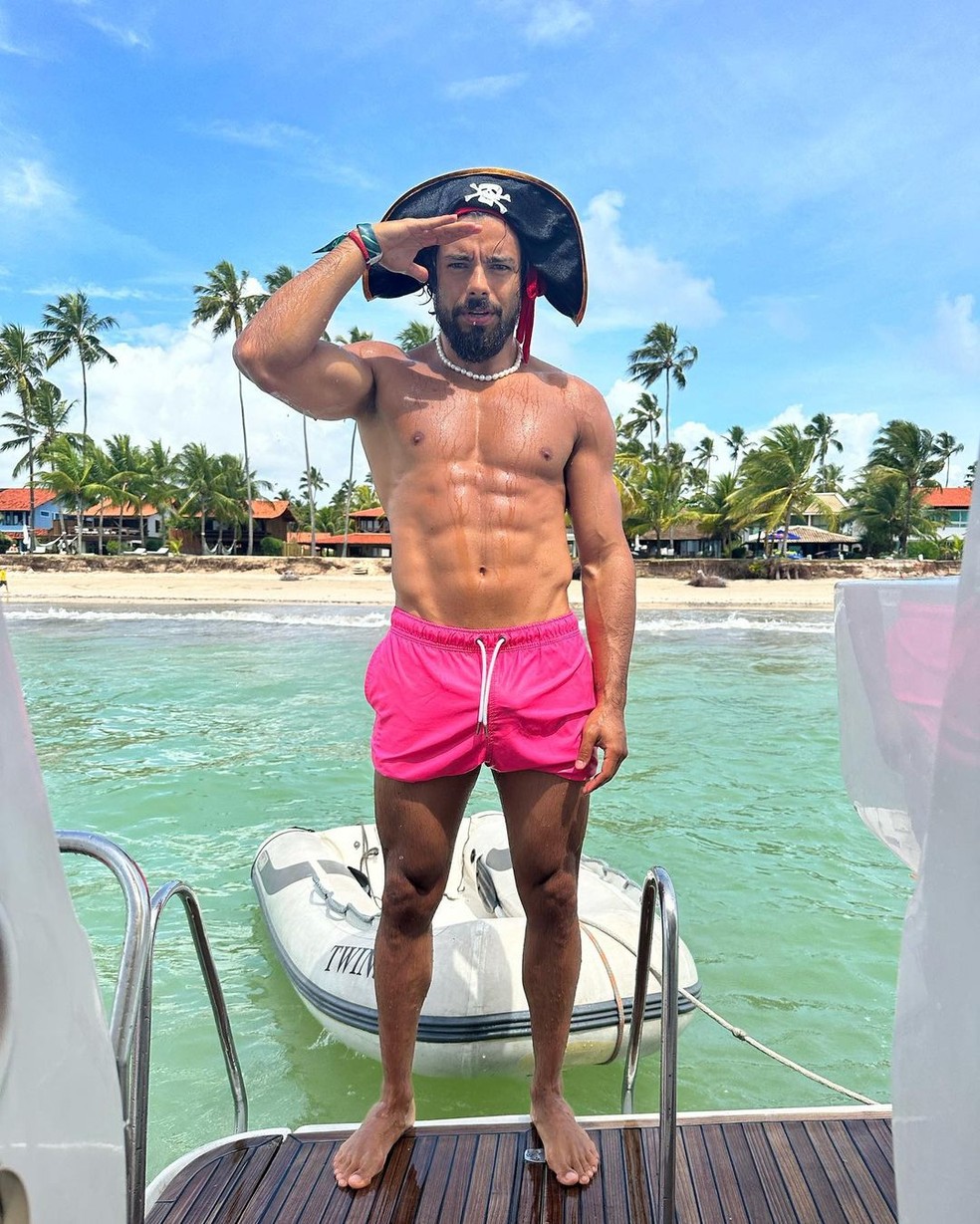 Web reúne pistas e mostra que Pedro Andrade, novo namorado de Sandy, já ...