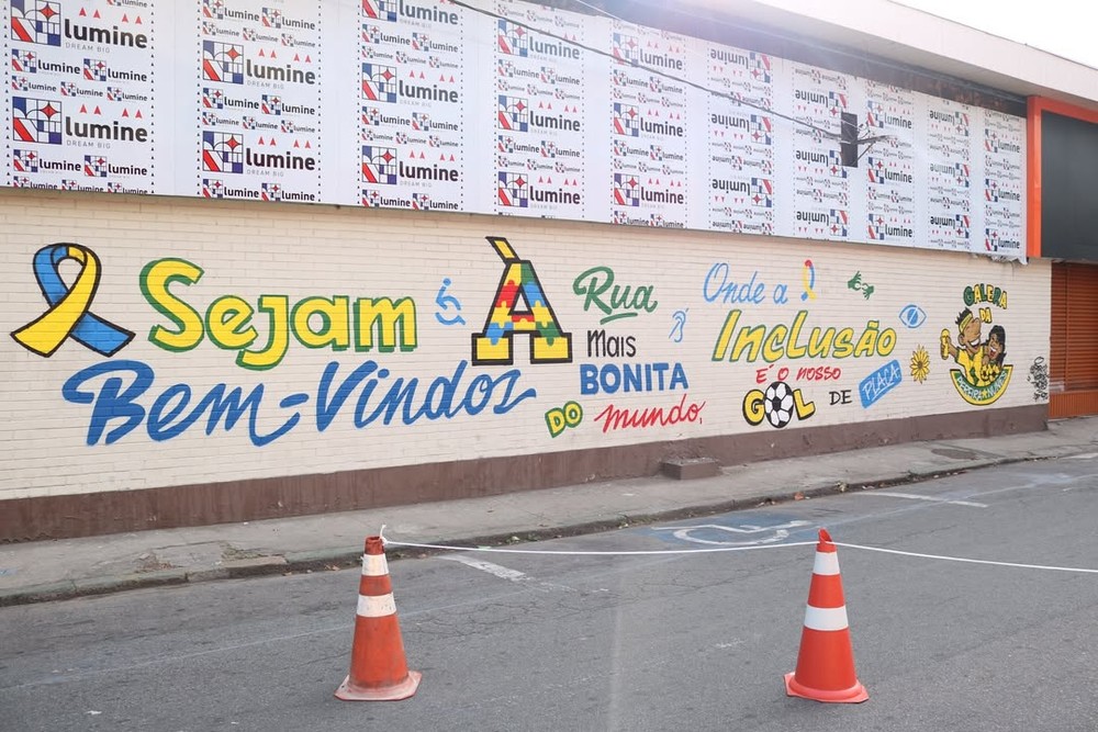 De Marcos Mion a Ronaldinho: rua de Vila Isabel pinta a inclusão nas ...