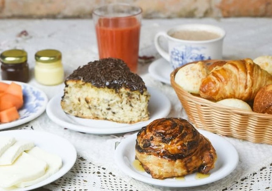 Os quitutes ‘com gosto de vó’ e as histórias saborosas de um café da ...