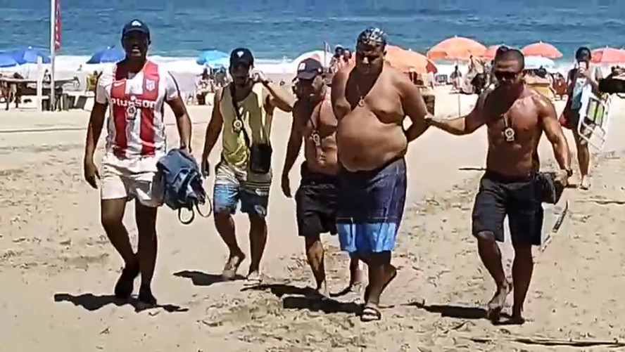 Suspeito de comandar quadrilha de roubo de carros no Rio é preso na praia de Ipanema