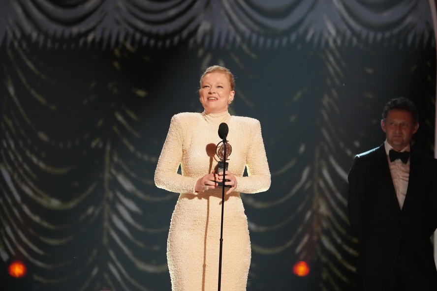 Tony Awards: Sarah Snook, de 'Succession', leva prêmio de melhor atriz ...