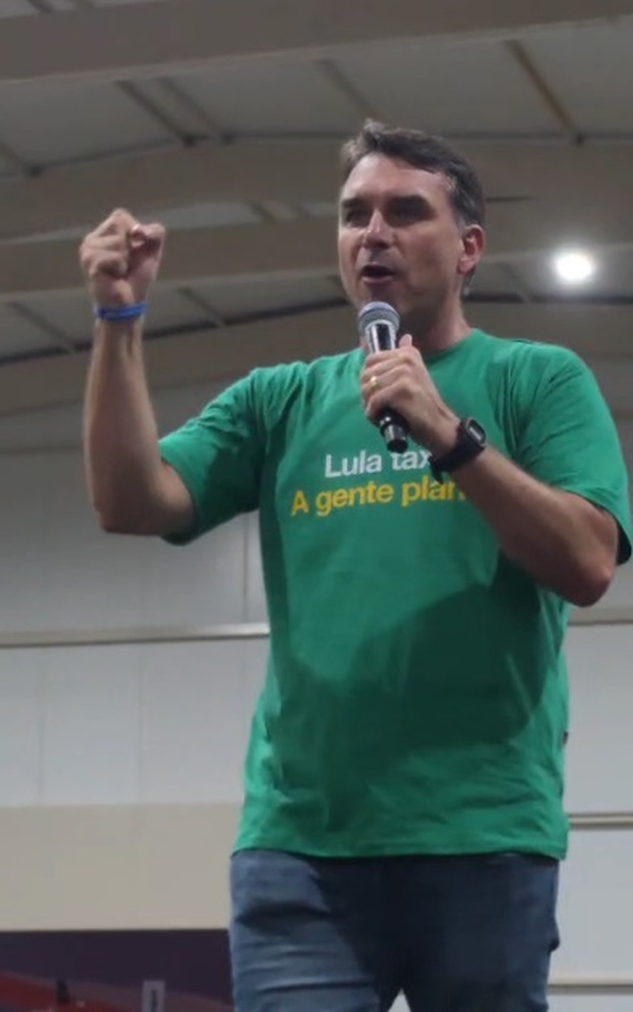 Flávio Bolsonaro diz que Lula trata agro como 'bandidos' e 'fascistas ...