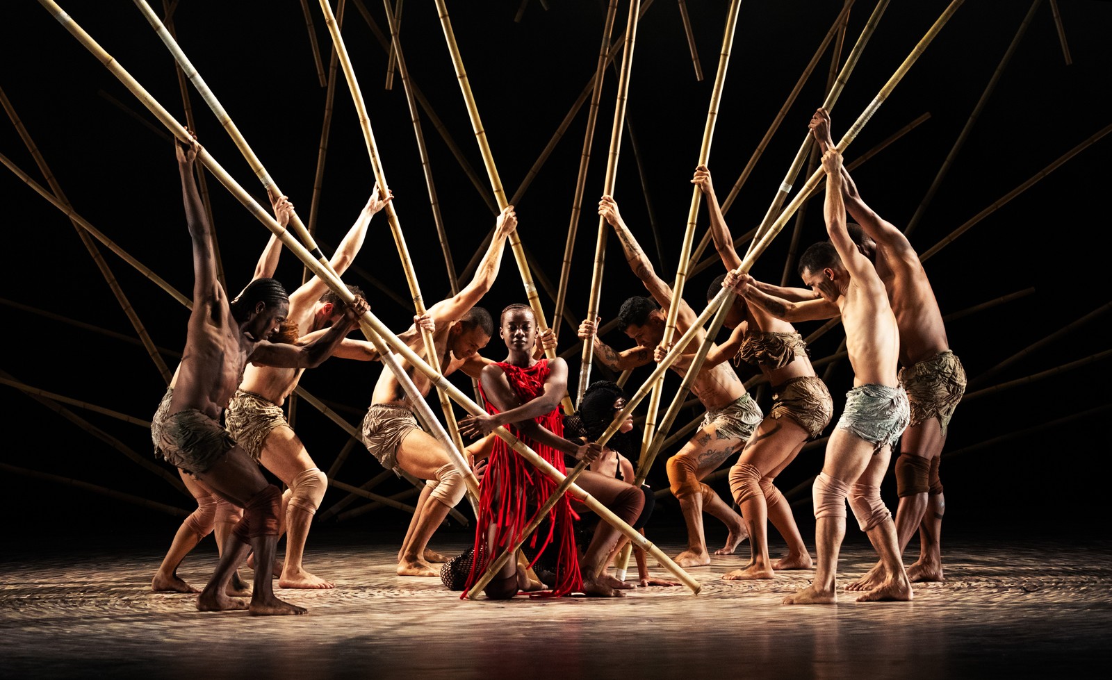 Um passo a passo para entender 'Sagração', balé de Deborah Colker que ...