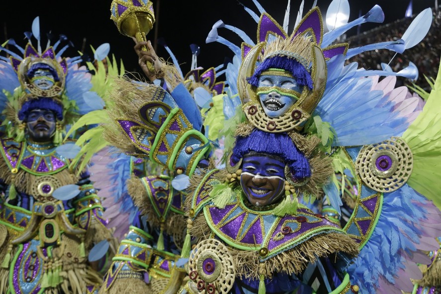 Beija-Flor coroa Rás Gonguila como 'imperador do Carnaval de Maceió'