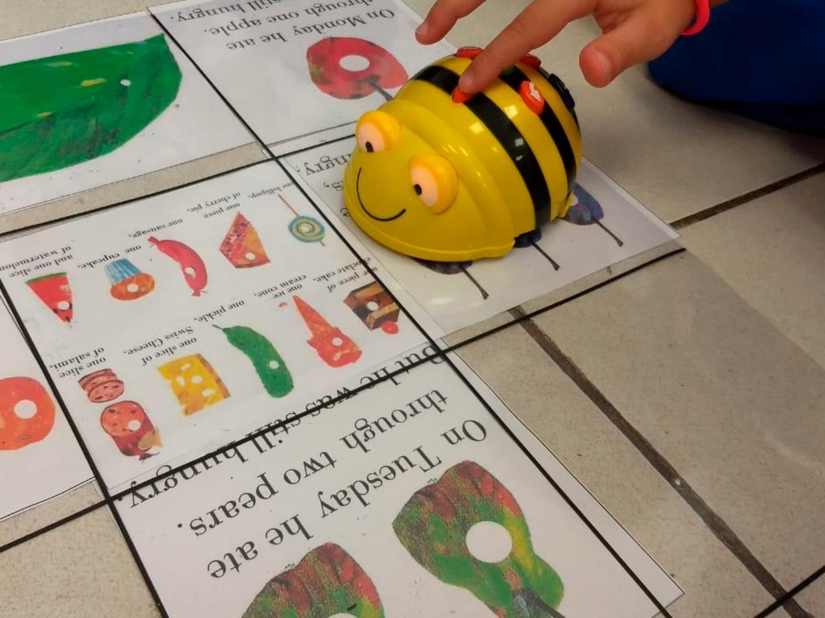 Corrida de Beebots é destaque no Hacktudo 2022