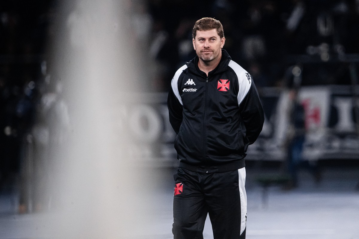 Paiva ajusta defesa, e Vasco pode quebrar escrita de seis meses no domingo