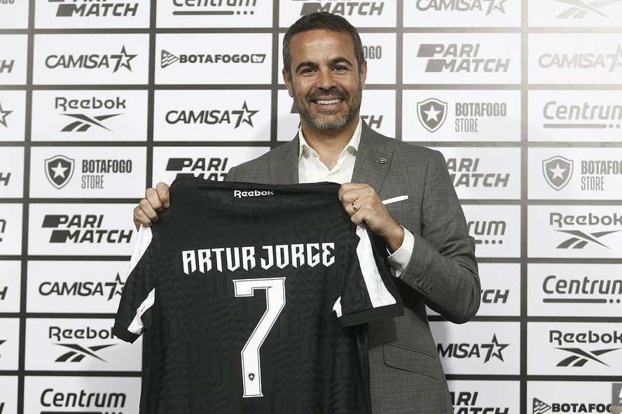 Artur Jorge é apresentado no Botafogo e exalta torcida: 'Uma das razões ...