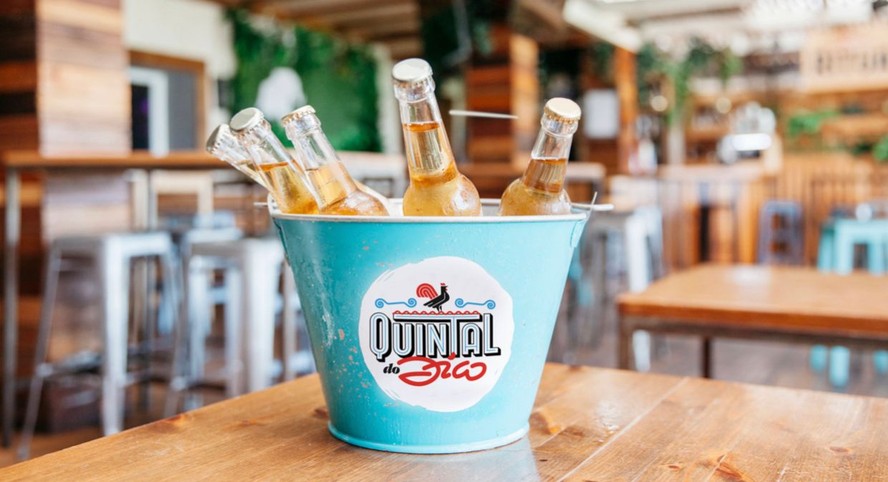 Zico abre bar temático na Barra