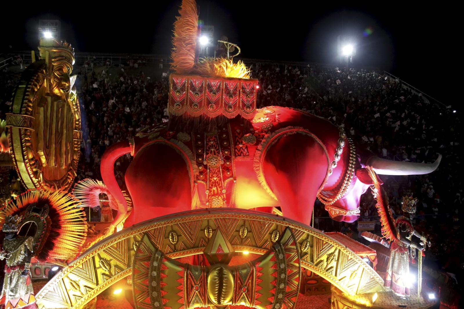 Carnaval 2025: veja fotos do primeiro dia de desfiles do Grupo Especial ...