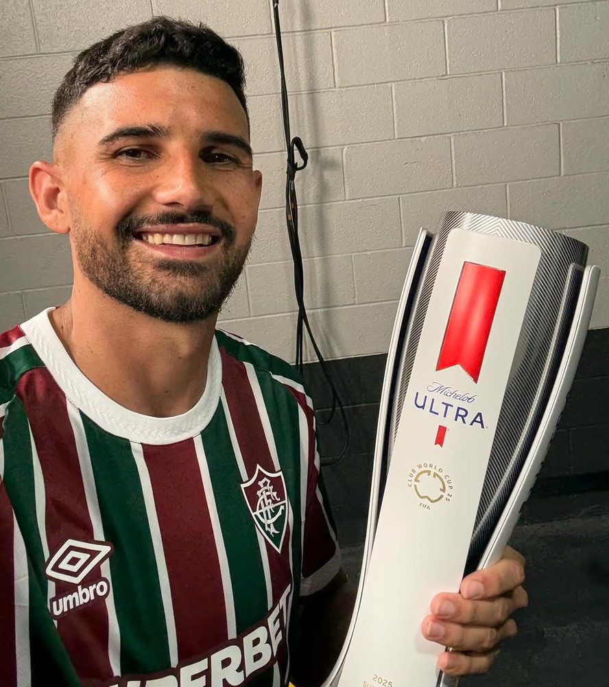 Torcida do Fluminense brinca com Ignácio, eleito melhor jogador contra ...