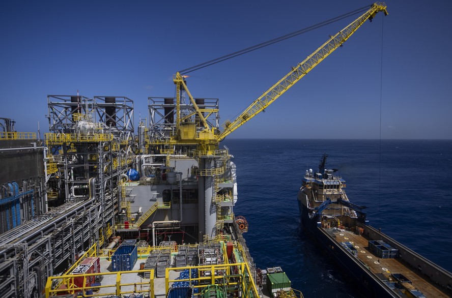 Petrobras compra plataformas P-84 e P-85 para produção no pré-sal da ...