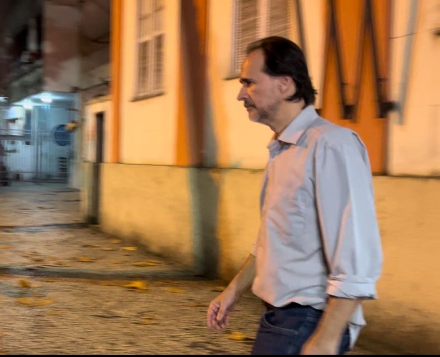 Ex-motorista e marido de socialite presta depoimento por mais de sete horas em inquérito por ...