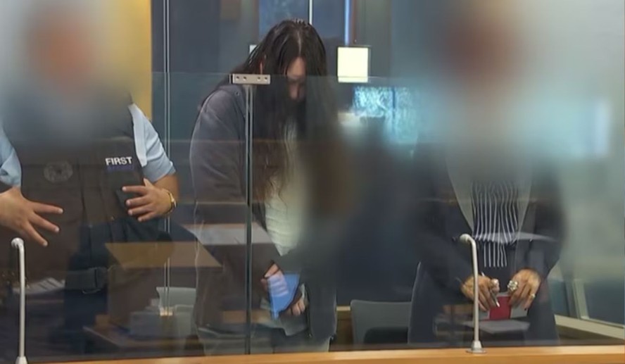 Mãe é declarada culpada por matar os filhos e esconder os corpos em malas na Nova Zelândia