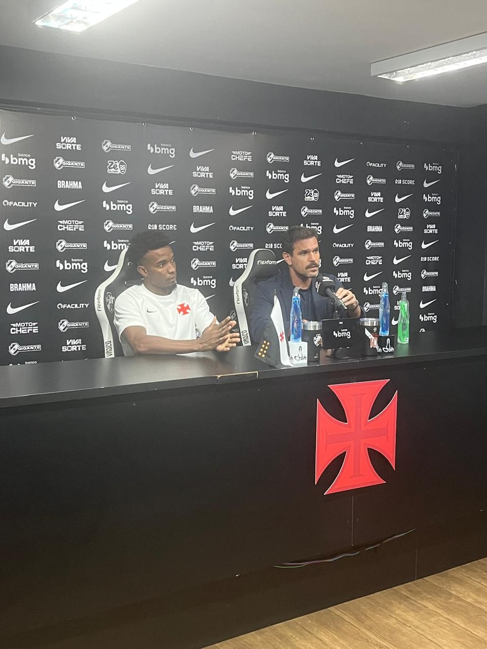 Renato Gaúcho não participa da coletiva e diretoria do Vasco defende ...