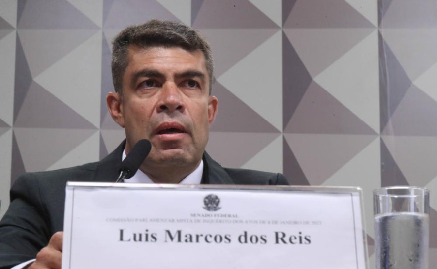 Moraes autoriza ex-assessor de Bolsonaro que esteve no 8/1 a ir às bodas dos pais