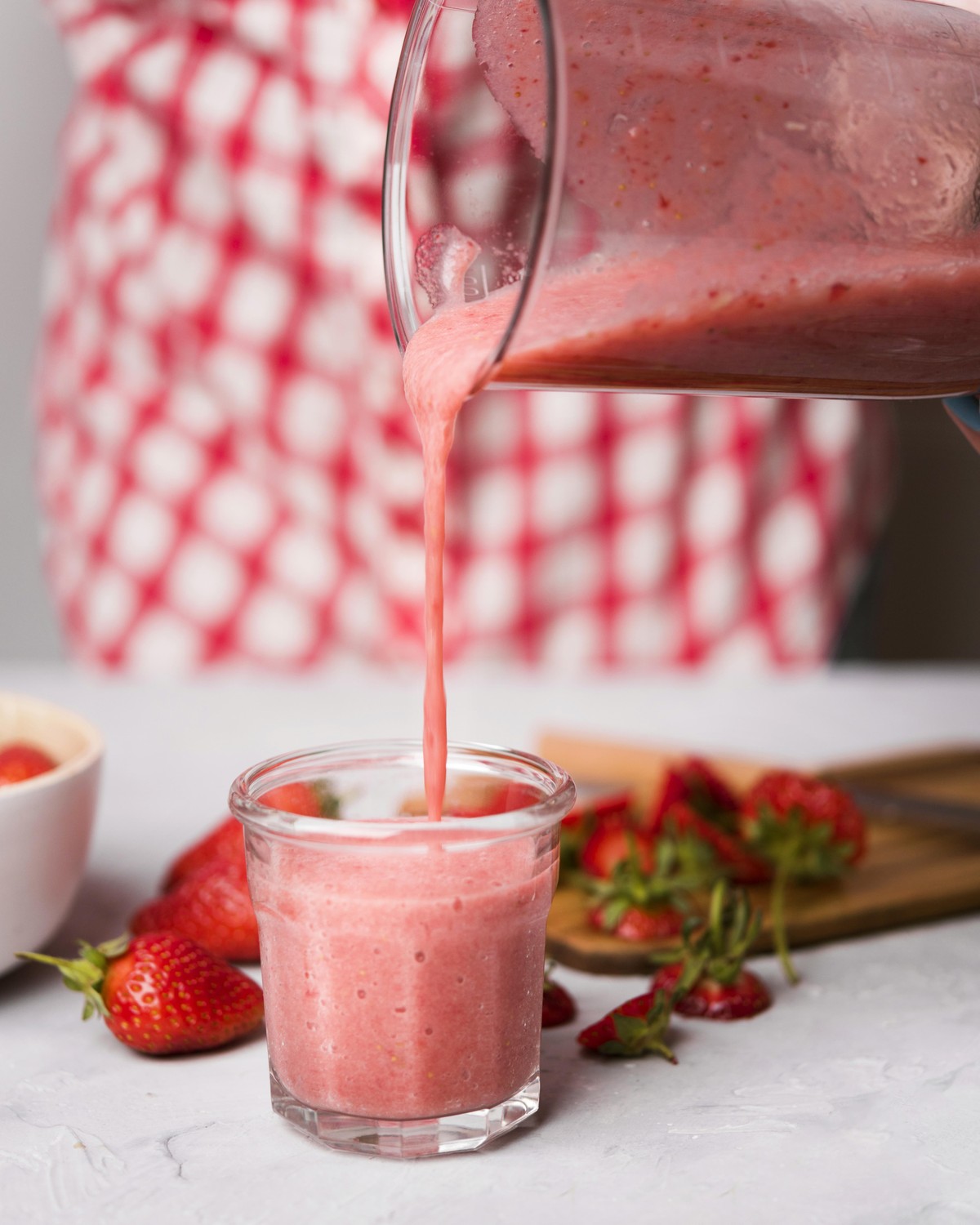O smoothie de morango para aumentar a massa muscular (veja receita)