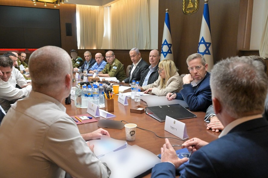 Israel aprova acordo de cessar-fogo com o Hamas, e libertação de reféns ...
