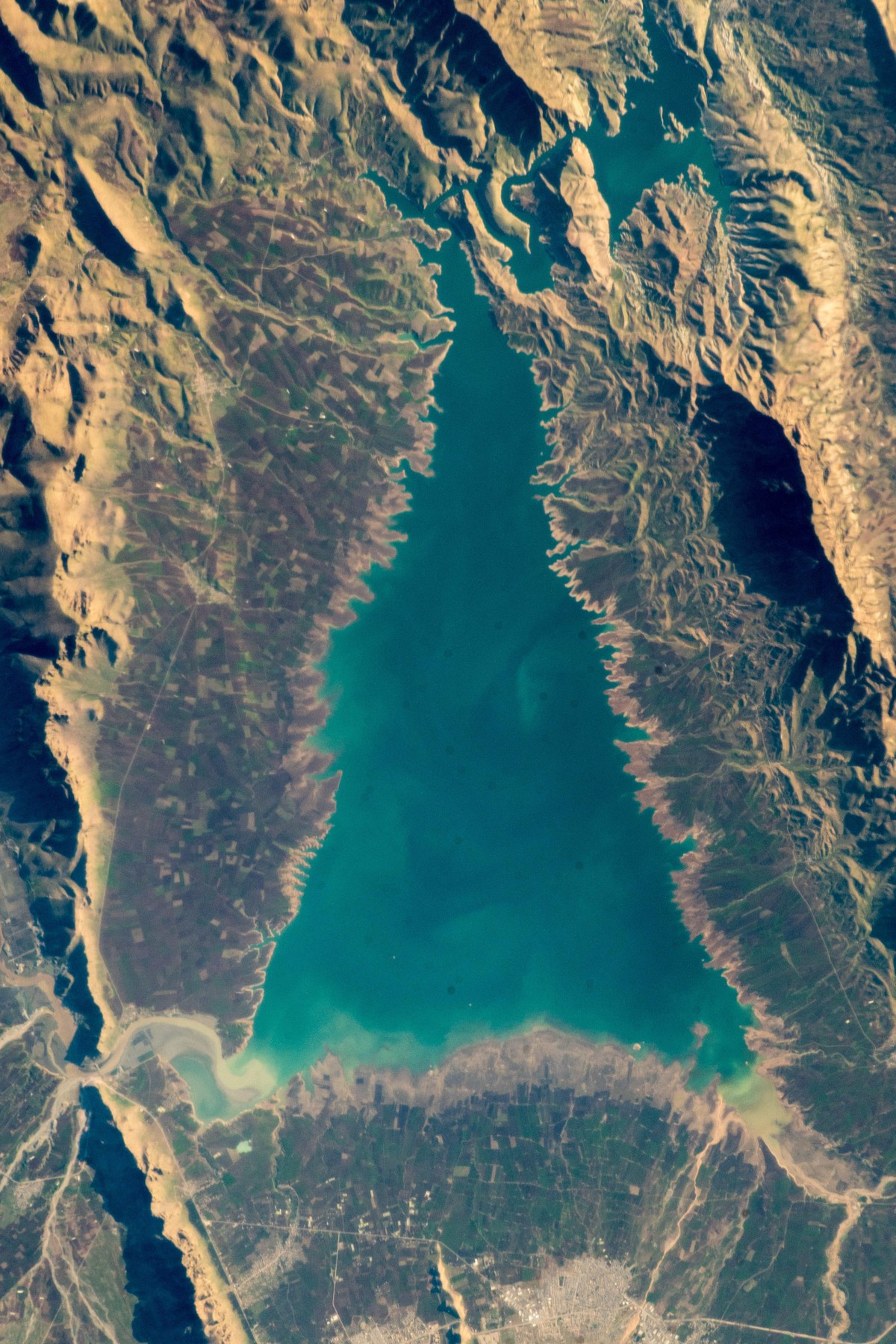 Lago no Iraque se torna 'ponto turístico' de astronautas por semelhança ...