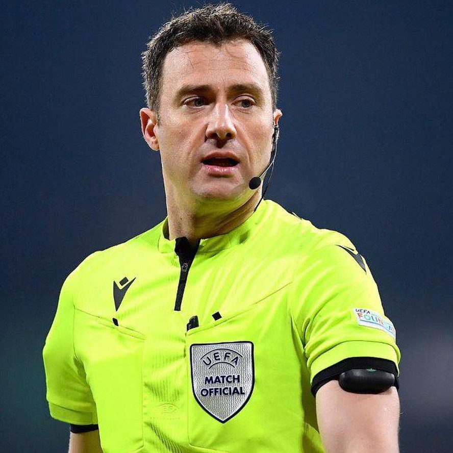 Árbitro escolhido para apitar final da Liga Europa foi suspenso em 2005 após admitir ter ...