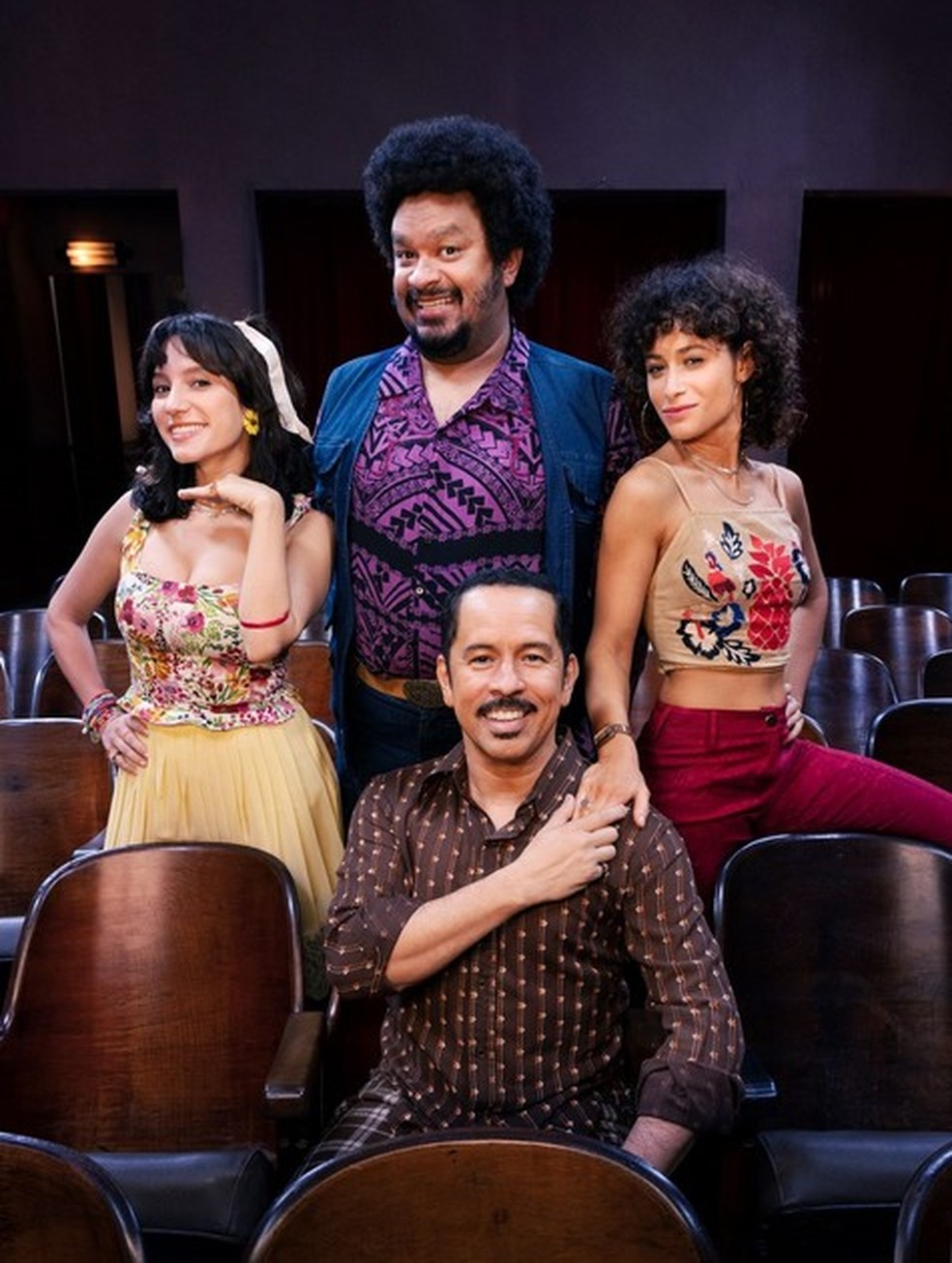 Luisa Arraes surge bem diferente como golpista em 'Cine Holliúdy'