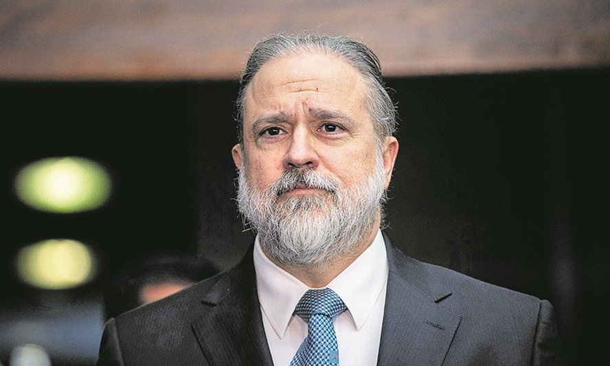 Aras foi arrogante, deu resposta insuficiente e nada disse sobre a ...