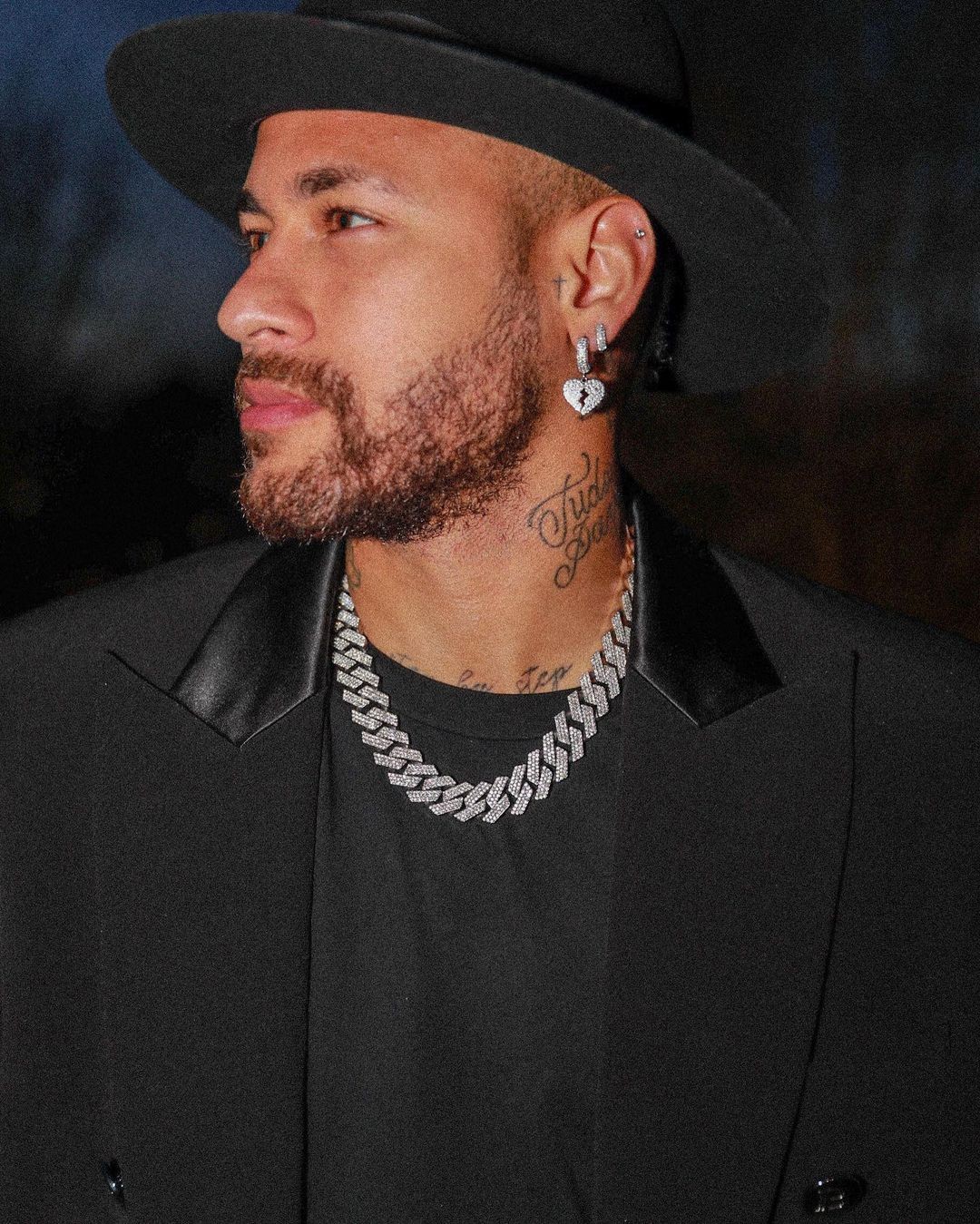 Carros de Neymar chamam atenção com modelos milionários e réplica do ...