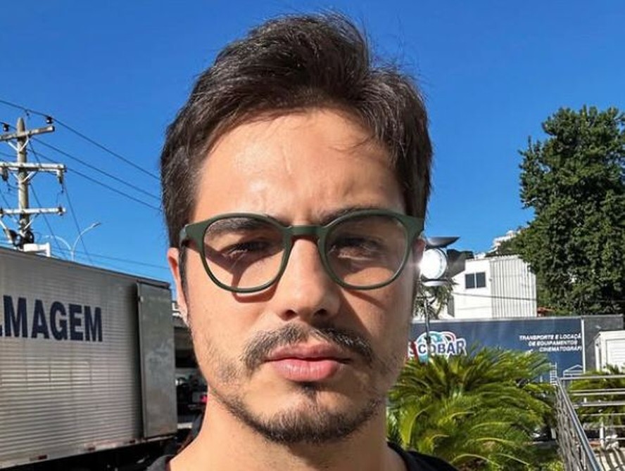 Danilo Mesquita fala dos projetos como ator e músico, das cenas quentes ...