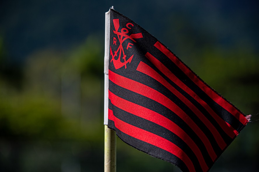 Grupo LGBT quer indenização de R$ 1 milhão do Flamengo por 'reiteradas ...