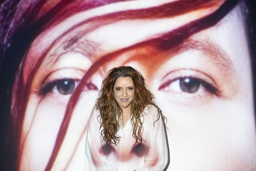 Ana Carolina recria em show canções de Cássia Eller, de quem era fã aos ...