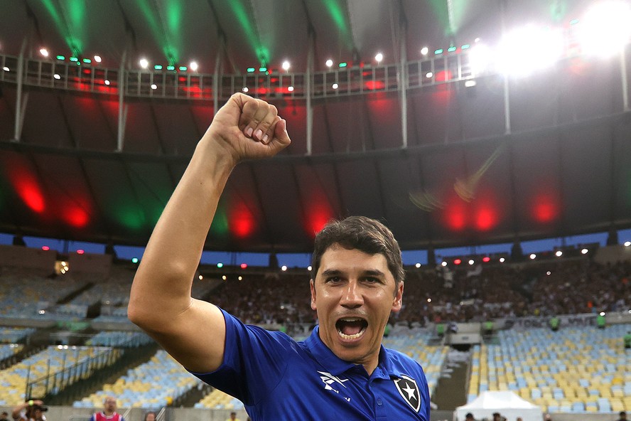 Com confiança no trabalho interno, Botafogo manterá Lucio Flavio até o ...
