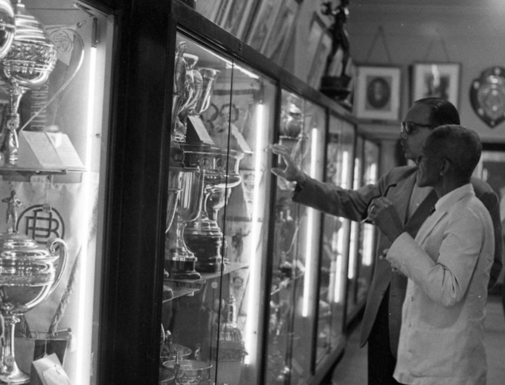 Fotos mostram primeira visita do tricolor Cartola à sede do Fluminense