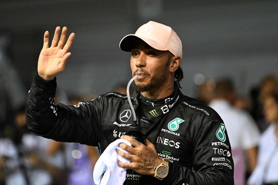 Mercedes oferece contrato de R$ 390 milhões para renovar com Hamilton ...