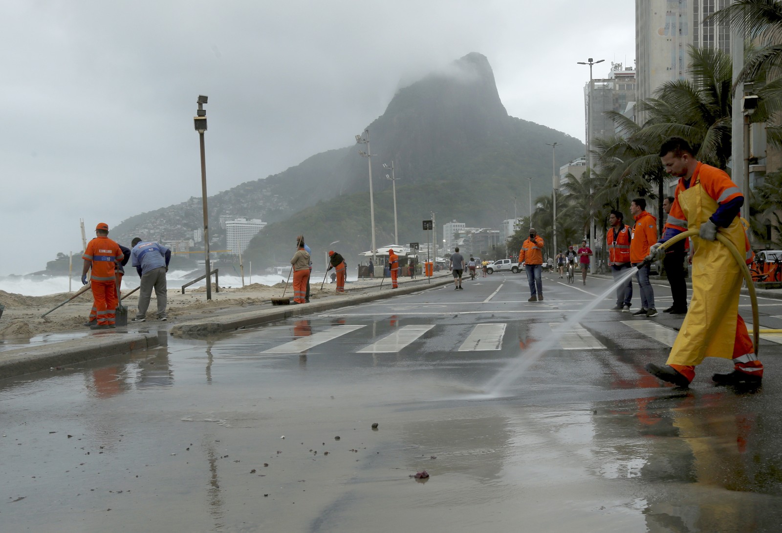 Ressaca no Leblon: 'É uma disputa de território', diz especialista ...