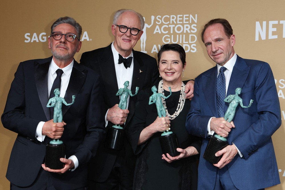 Demi Moore leva o SAG Awards e se torna forte concorrente de Fernanda ...