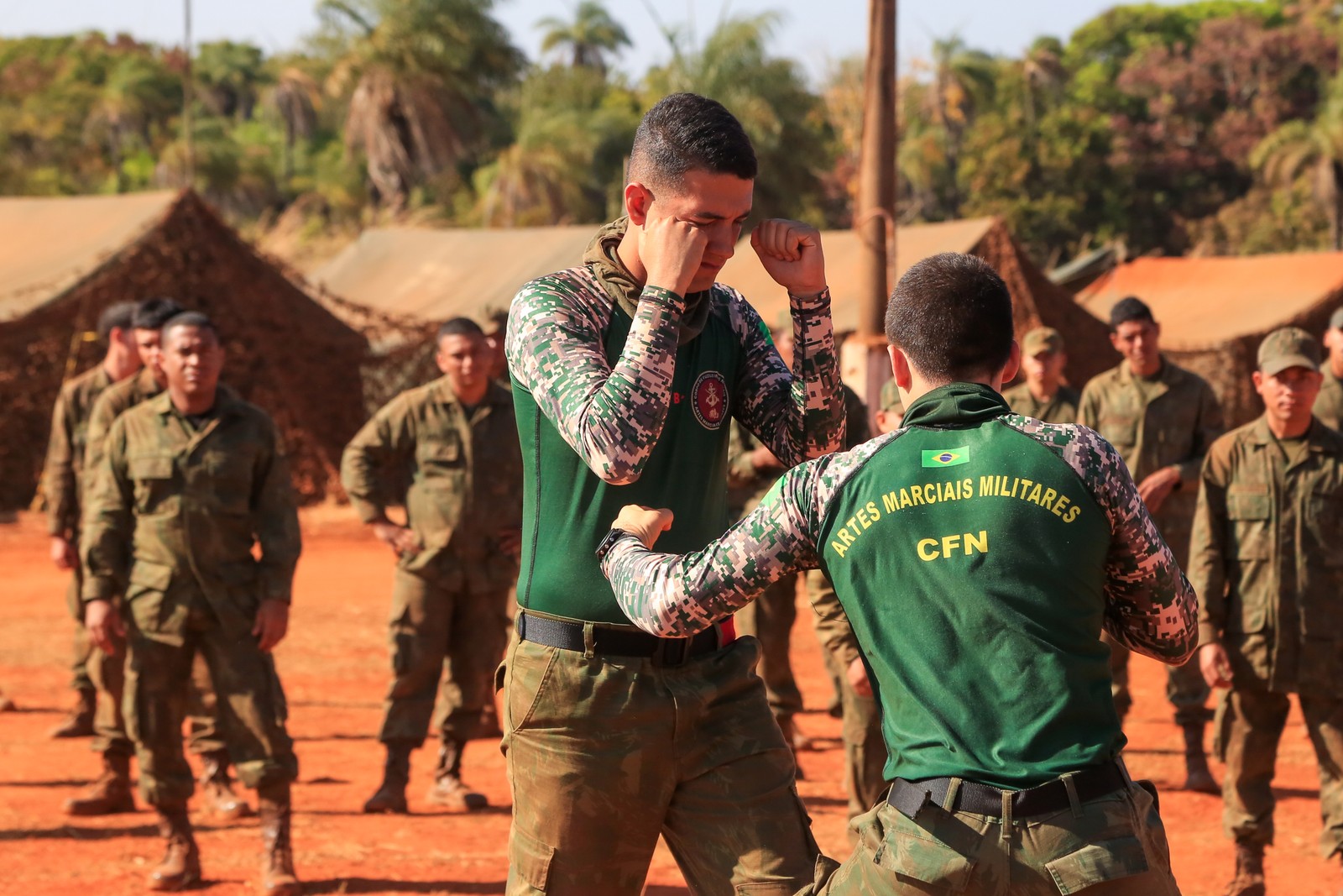 Marinha une tropas dos EUA e China pela 1ª vez em operação militar no ...