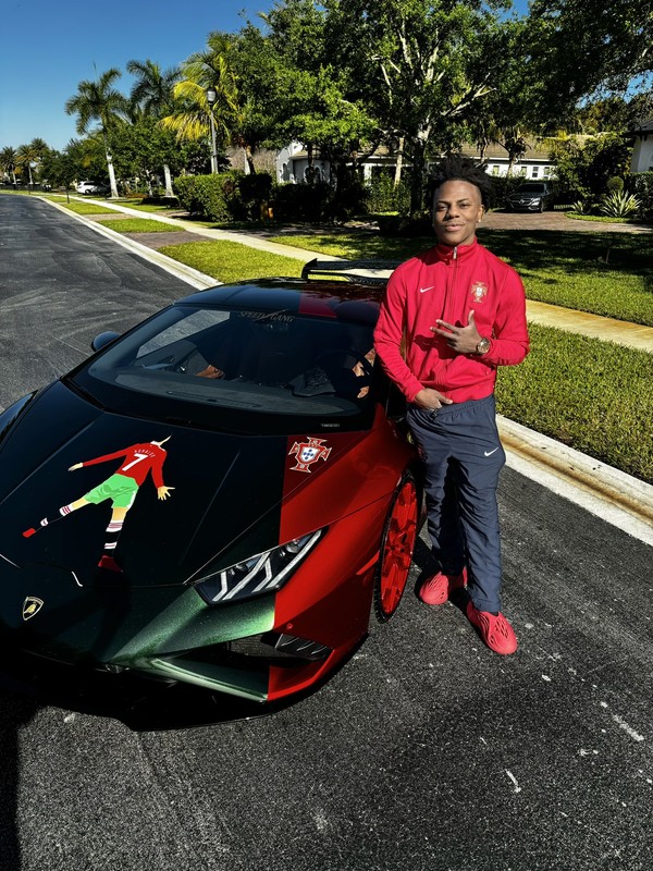 Influencer Speed compra Lamborghini e personaliza carro com foto do ...