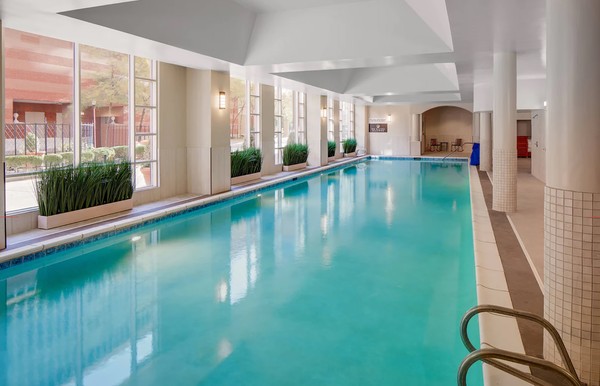 Gosta de nadar durante sua viagem? Esses seis hotéis nos Estados Unidos ...