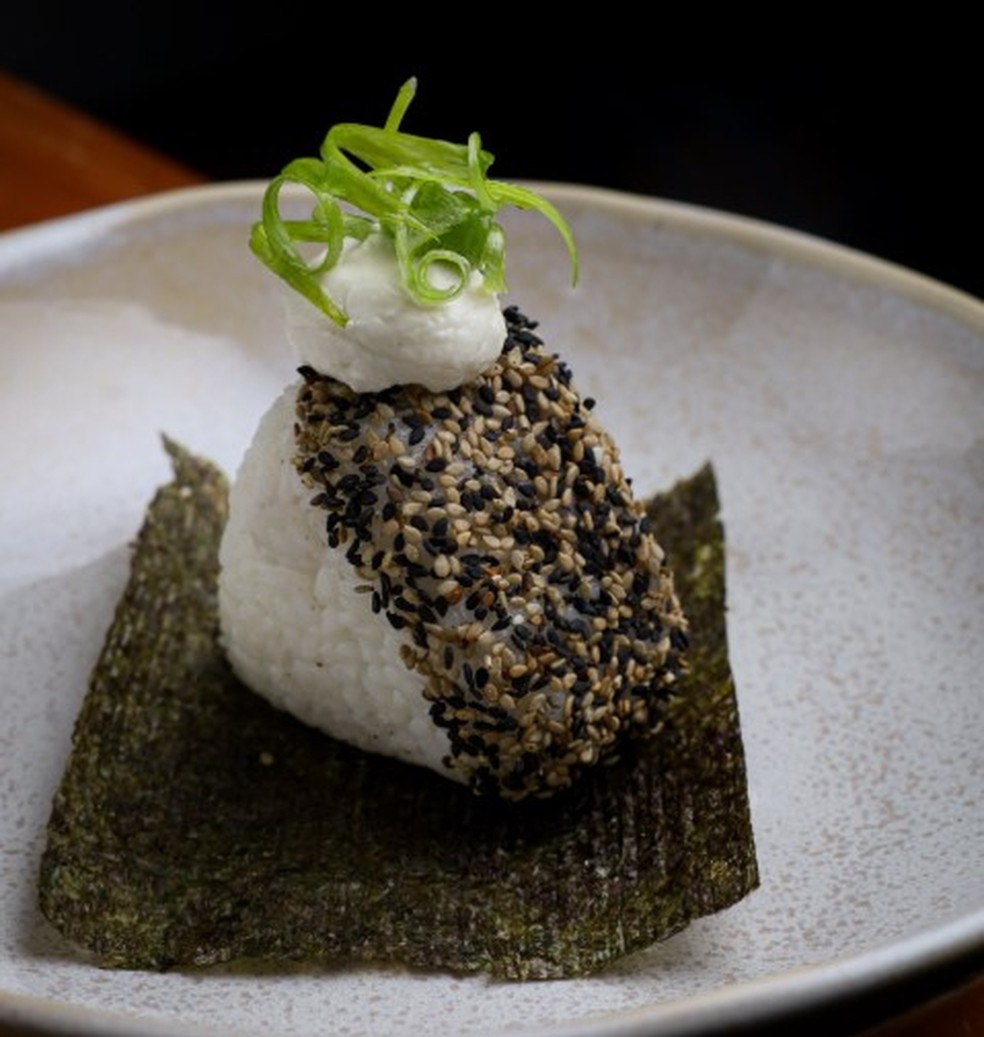 Conheça o onigiri, bolinho de arroz japonês que virou febre