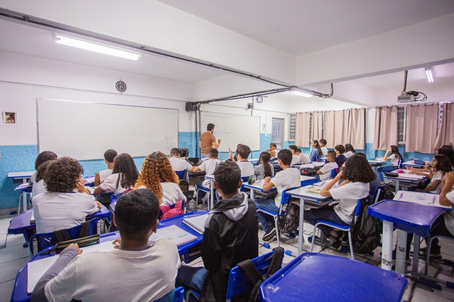 Prefeituras perderão R$ 4,9 bi com isenção do IR para 2 milhões de ...