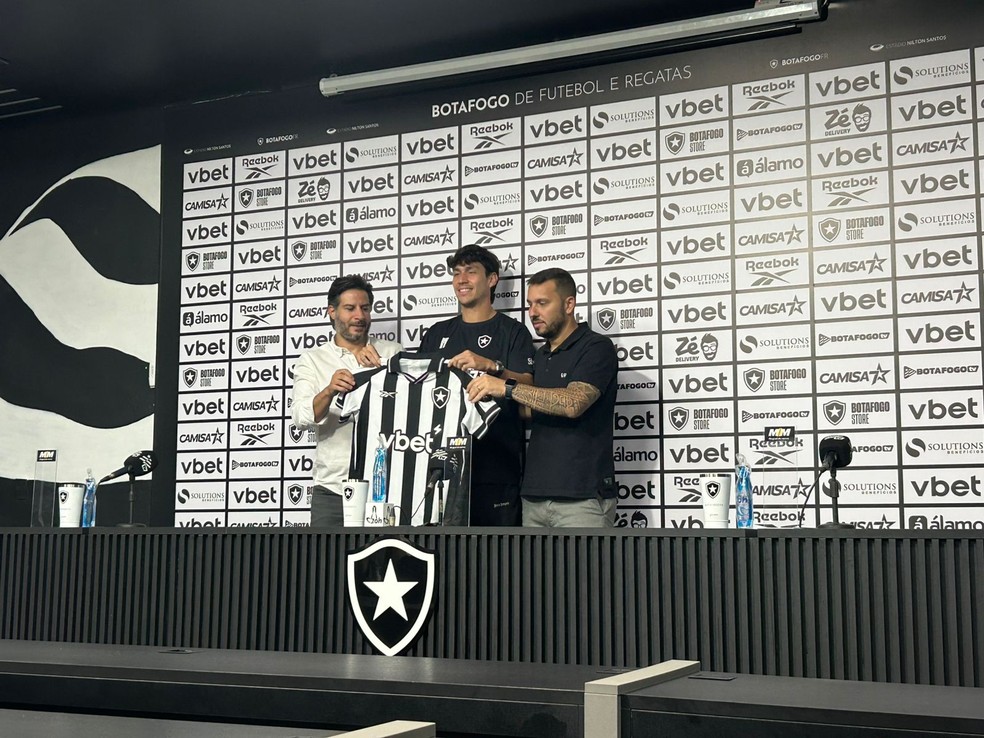 Júnior Santos e Nahuel Ferraresi são apresentados pelo Botafogo ...