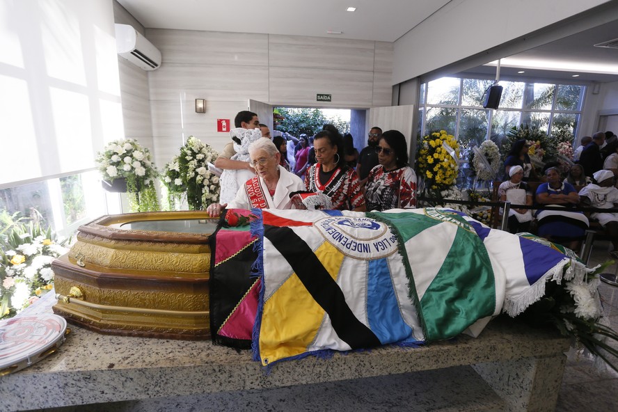 Nomes do samba e do carnaval fazem última homenagem a Bira Presidente, morto no último sábado ...