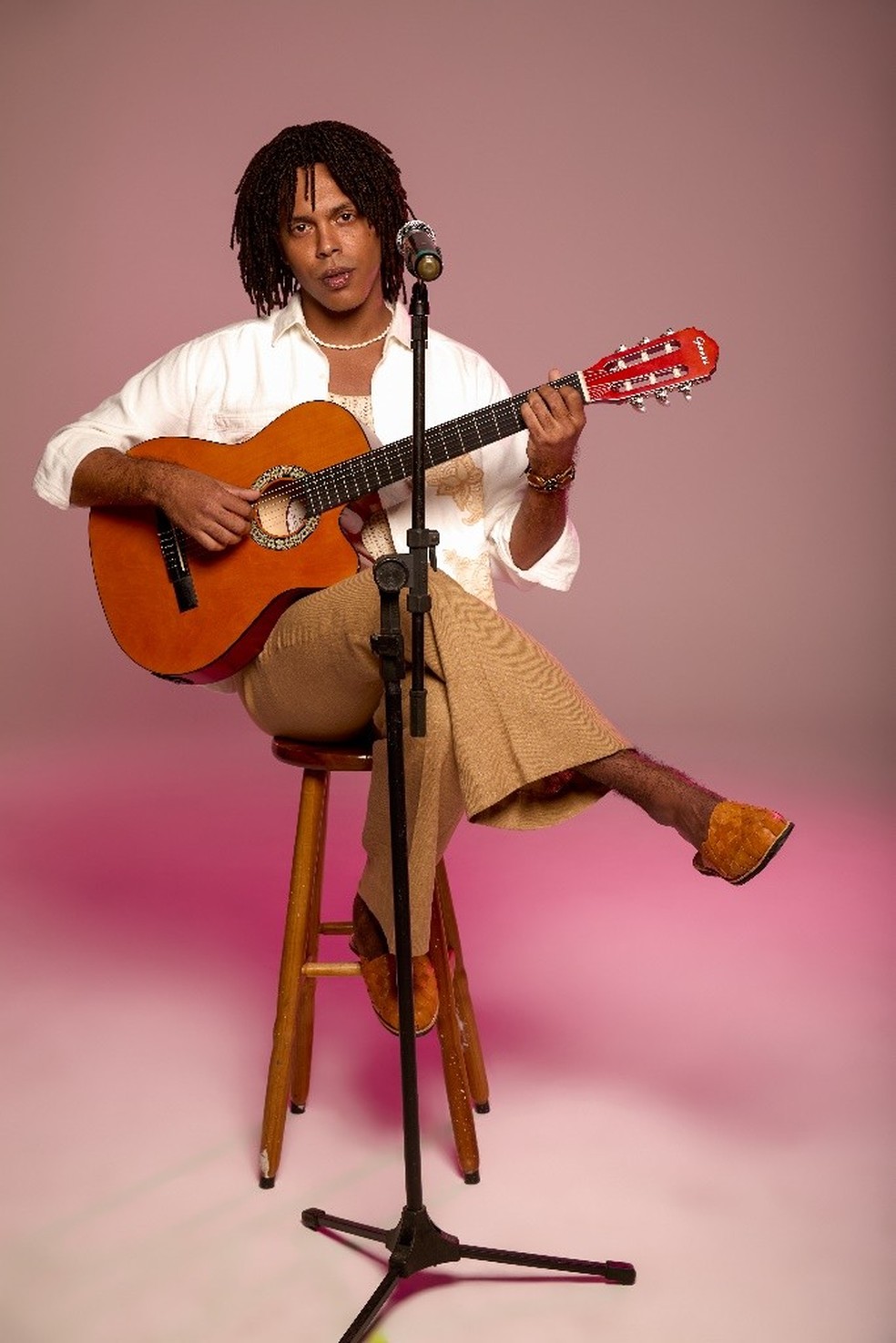 Djavan tem onda de homenagens com álbuns, livro e musical biográfico