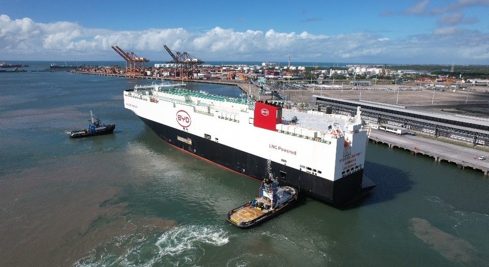 Plano de expansão global: Navio da BYD que leva até 7.500 carros chega ...