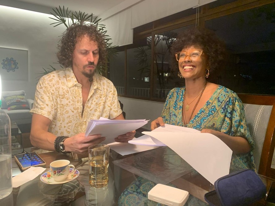 Isabel Fillardis fará leitura teatral com o namorado, Well Aguiar